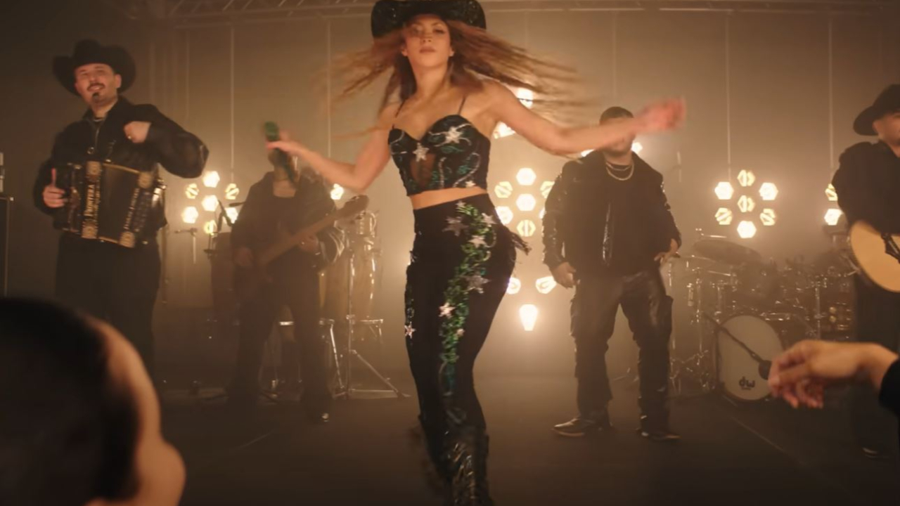 Shakira dévoile le clip de "(Entre Parénthesis)"